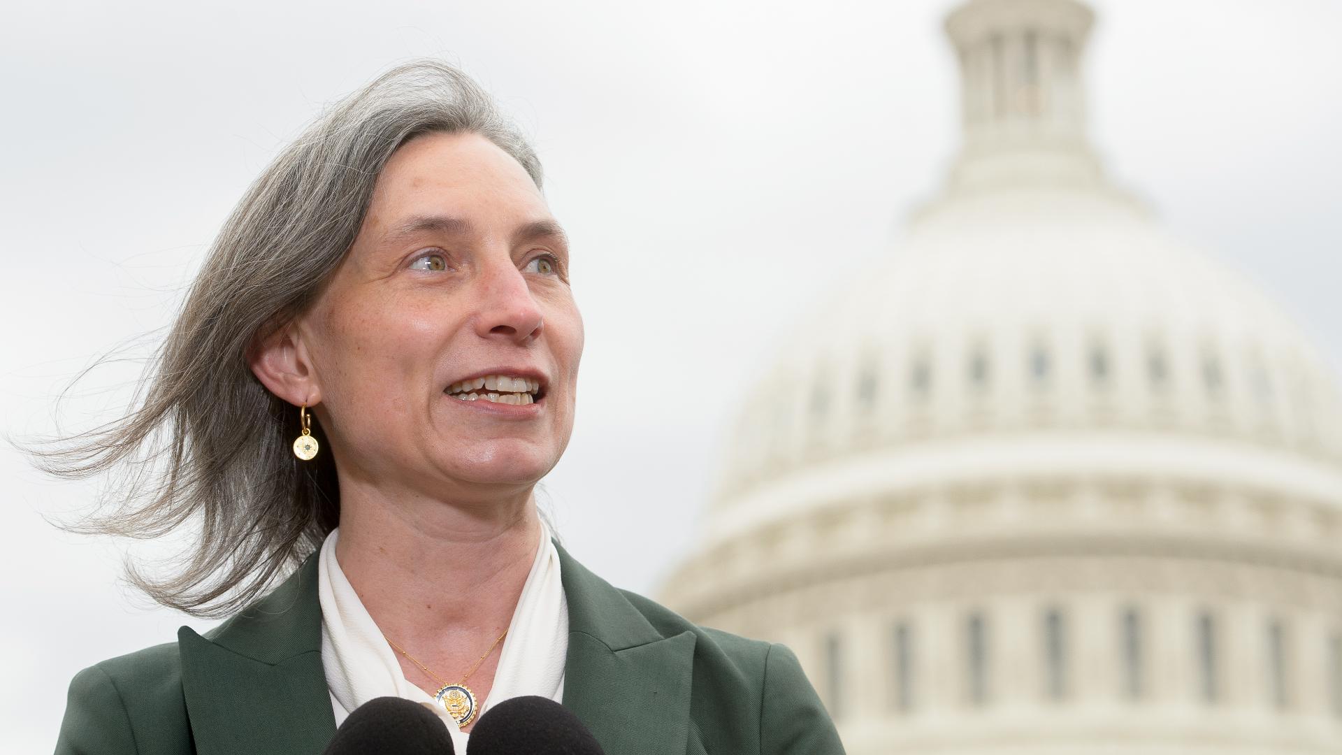 Oregon Rep. Maxine Dexter introduces war powers resolution in latest ...