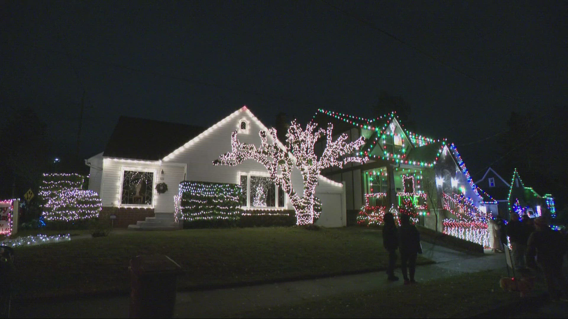 Peacock Lane lights back up for Portlanders before Christmas | kgw.com