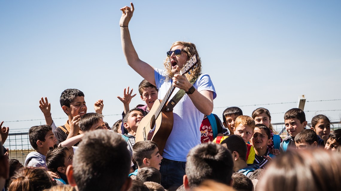 Who is Sean Feucht? Worship leader attracts hundreds to Portland | kgw.com