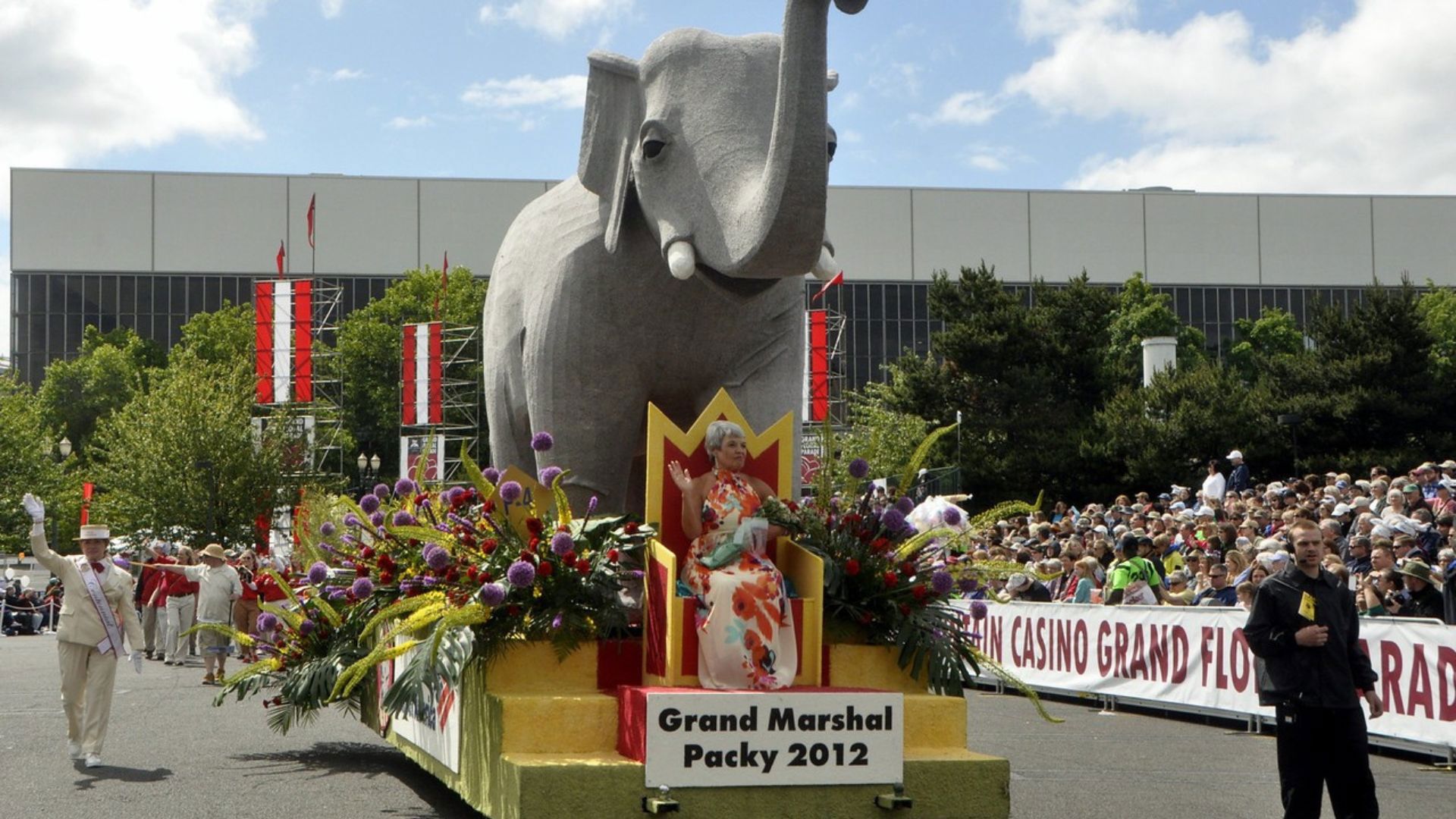 Oregon Zoo's baby elephant Tula-Tu to lead this Portland parade | kgw.com