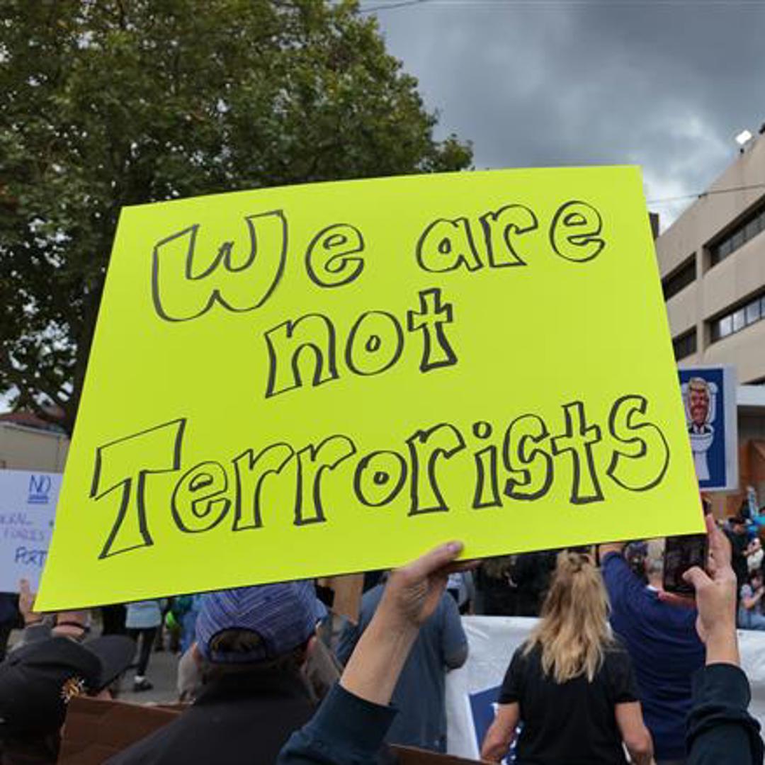Feds use tear gas on protesters at Portland ICE facility Saturday | kgw.com