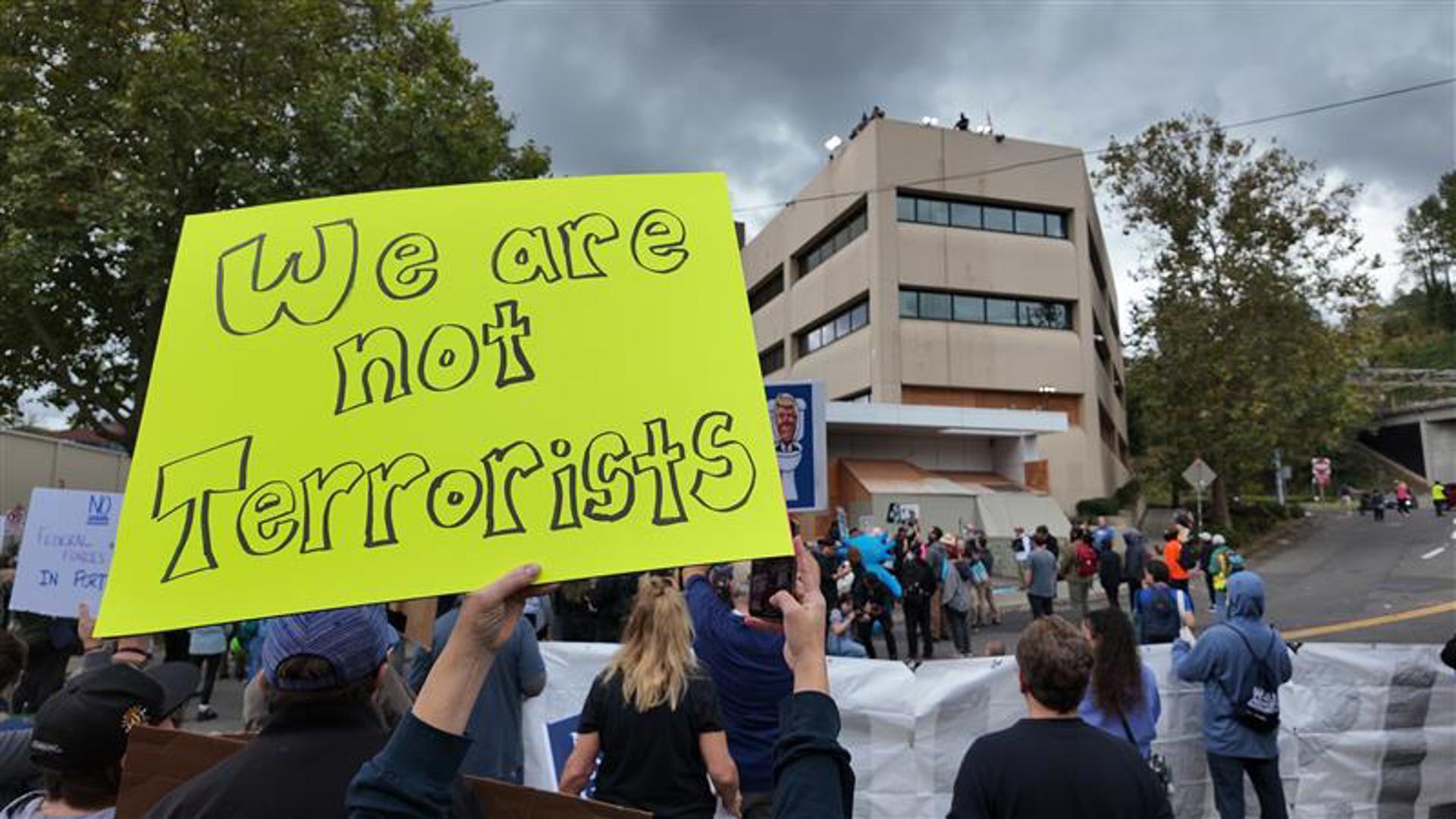 Feds use tear gas on protesters at Portland ICE facility Saturday | kgw.com