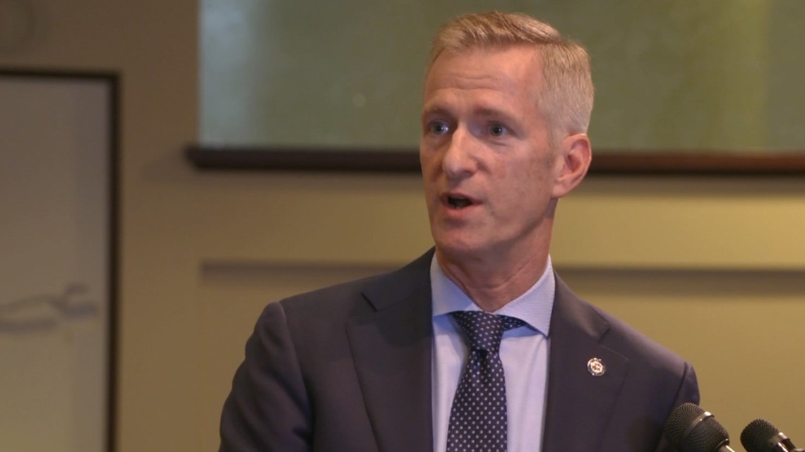 Mayor Wheeler wants more Portland employees back in the office | kgw.com