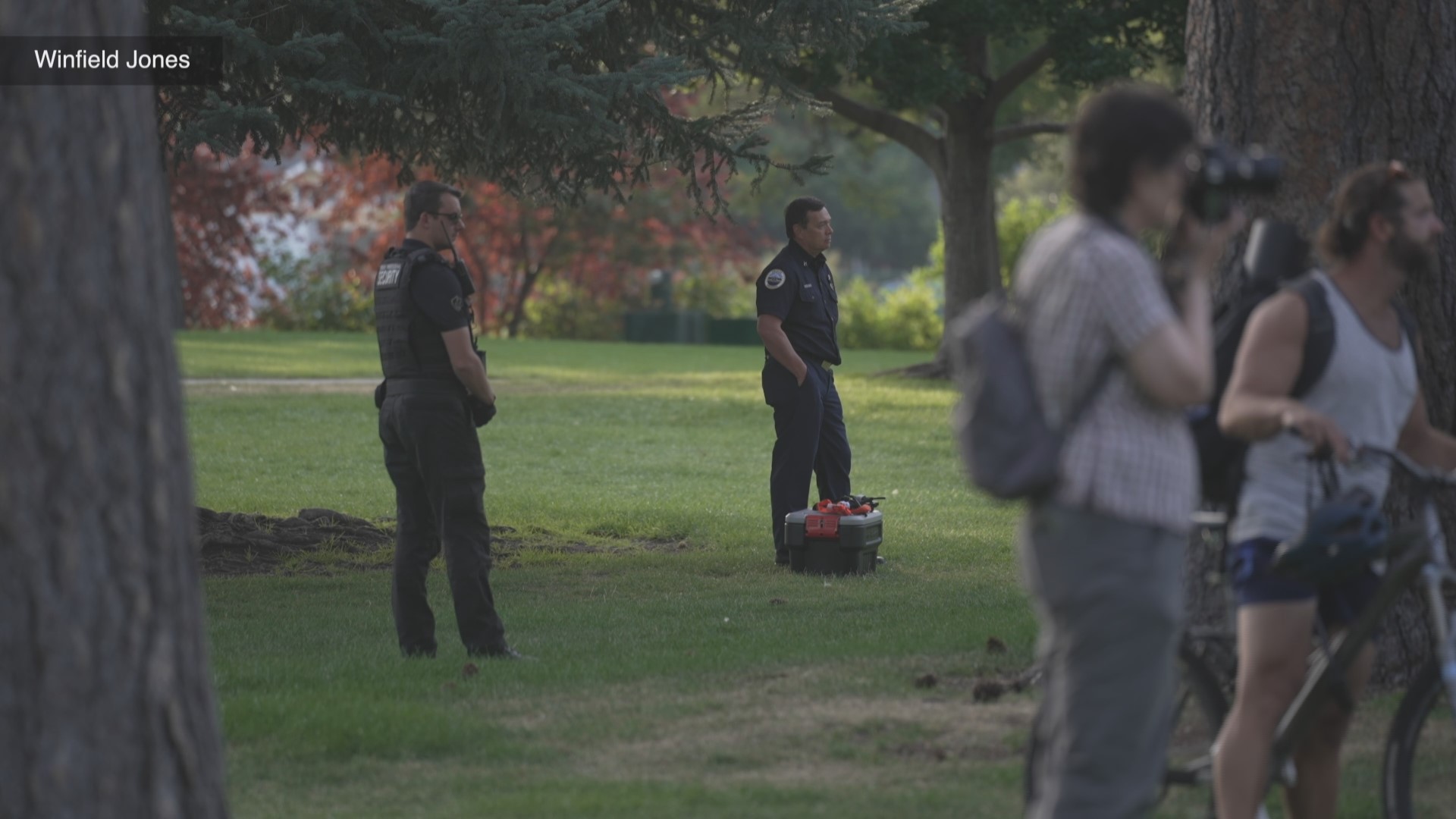 Bend Safeway shooting victims honored at vigil | kgw.com