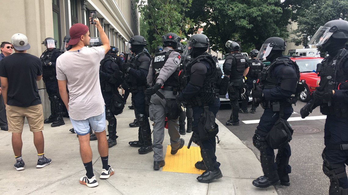 Portland protests: 13 arrests as Proud Boys, Antifa clash Aug. 17 | kgw.com