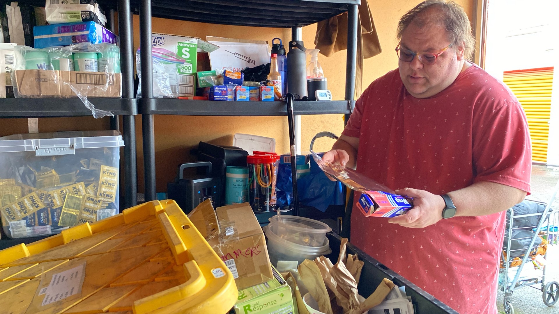 Outreach team in Portland hands out clean drug paraphernalia | kgw.com