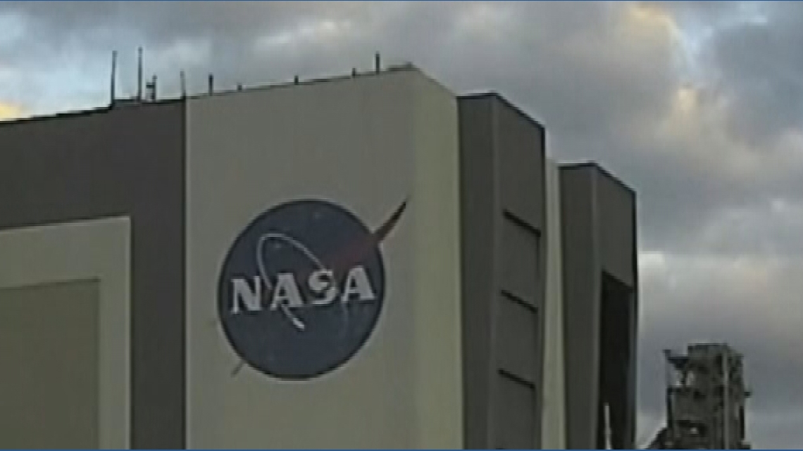 Artemis II begins rollout to launch pad for crewed moon mission | kgw.com