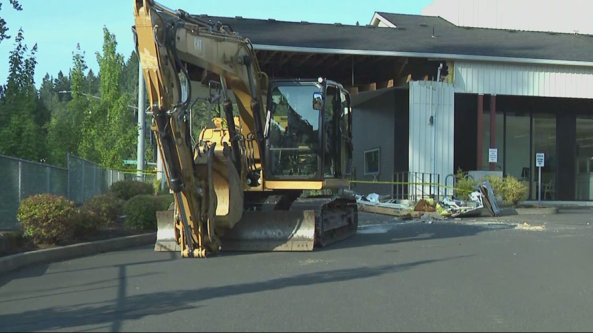 Thieves use excavator to smash open ATM, steal money | kgw.com