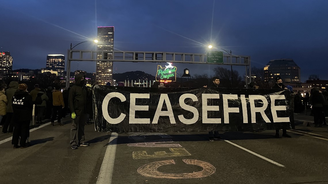 Protestors block Burnside Bridge, calling for Gaza cease-fire | kgw.com