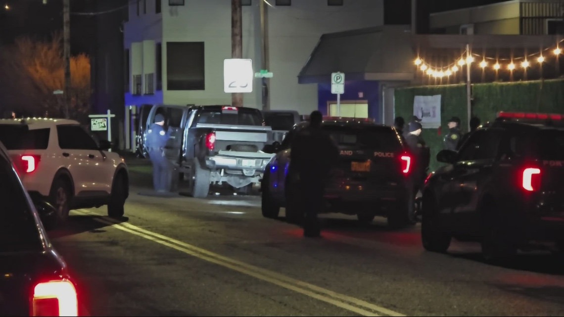 Armed man arrested after standoff in Southeast Portland | kgw.com