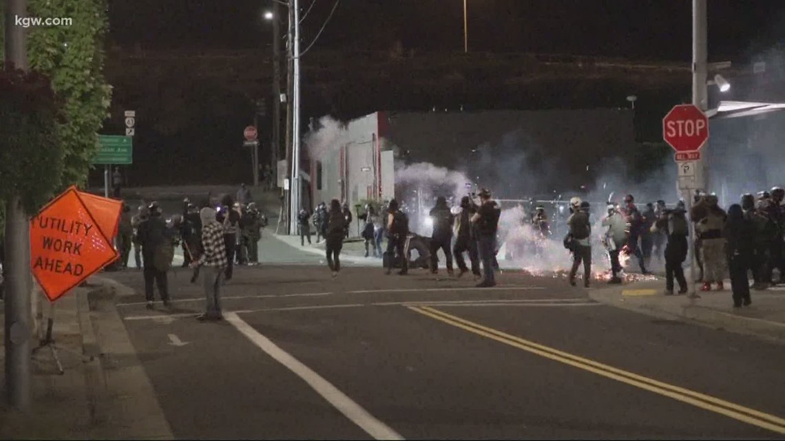 Protesters, police clash at Portland ICE building for 2nd night | kgw.com