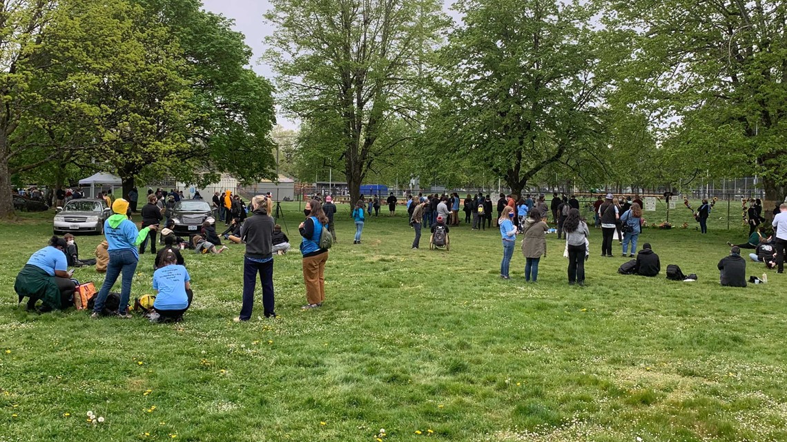 Vigil for Robert Delgado held in Portland's Lents Park | kgw.com