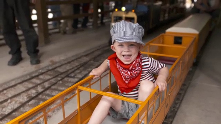 Comin' round the bend at the Molalla Train Park | kgw.com
