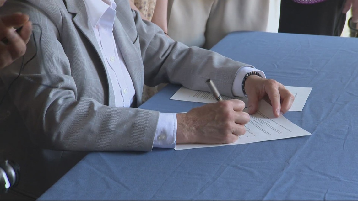 Gov. Kotek signs bills to lower Oregon electricity rates | kgw.com