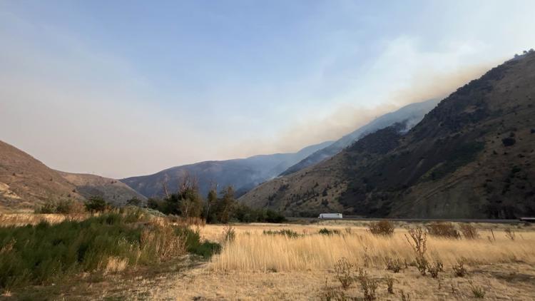 Firefighters work to contain the Durkee Fire, largest in US | kgw.com
