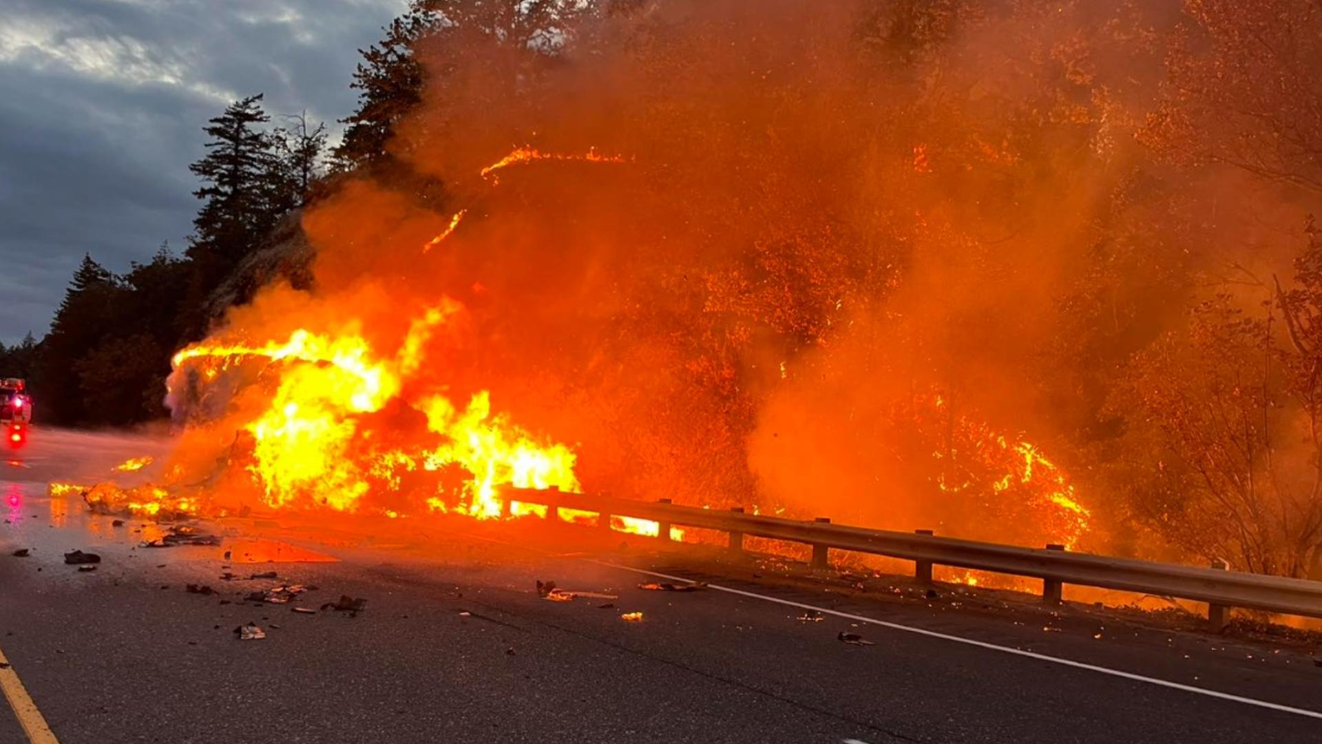 I-84 reopens near Hood River after semi-truck, brush fire | kgw.com