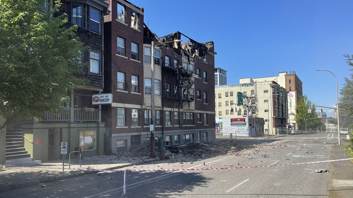 Firefighters monitor gutted SW Portland apartments for collapse | kgw.com