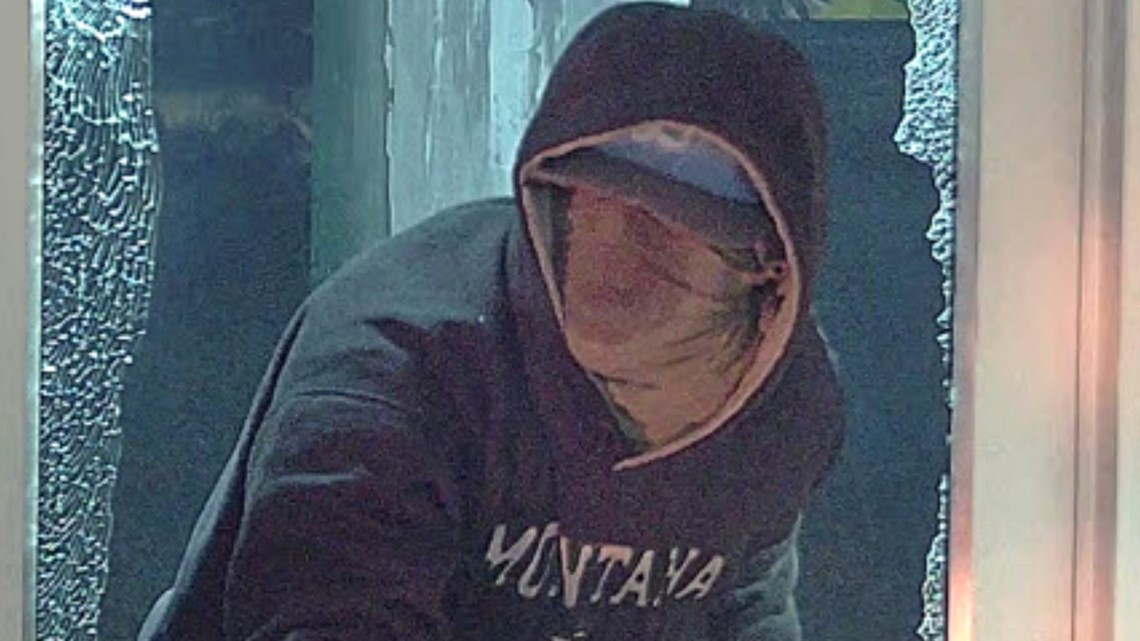 Surveillance photos of Portland bank arson suspect released | kgw.com