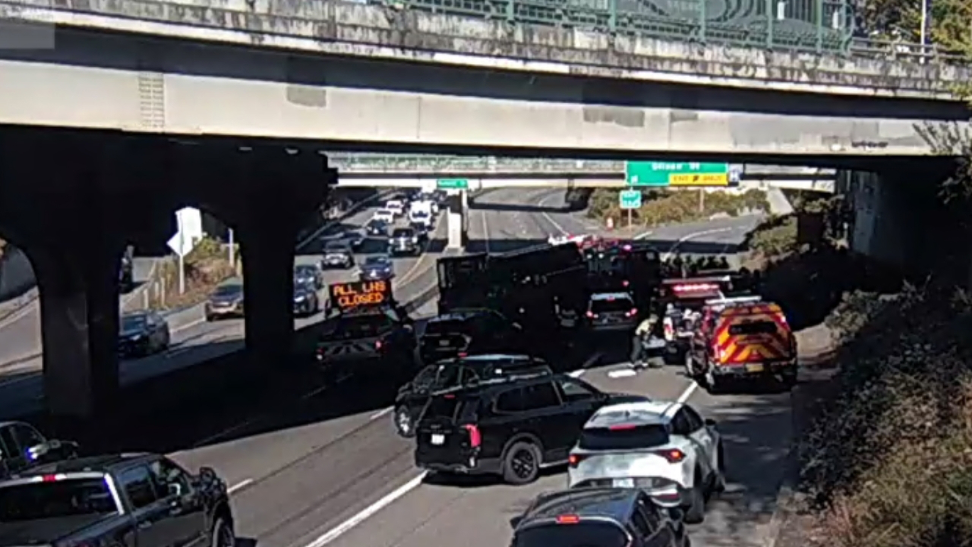 Crash causes backup on northbound I-405 near Burnside overpass in ...