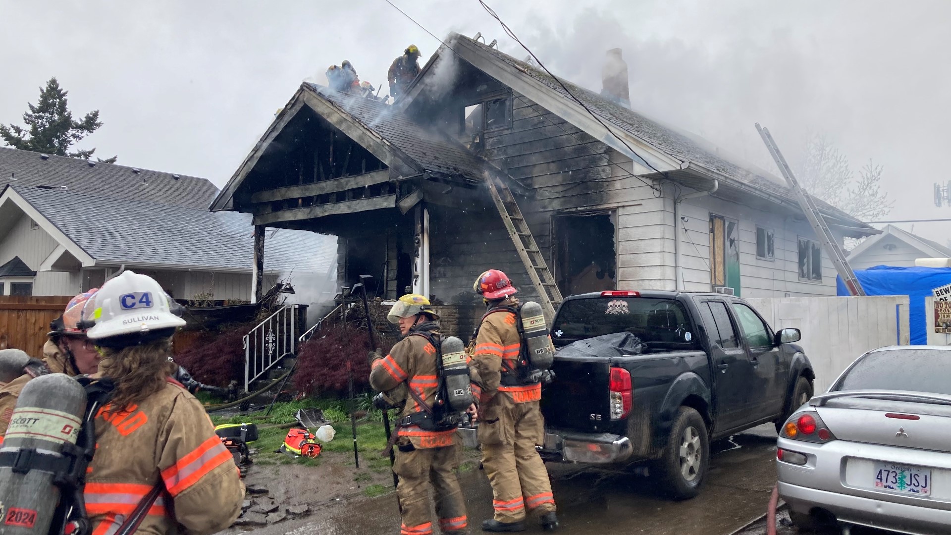 Candles ignite Southeast Portland house fire | kgw.com