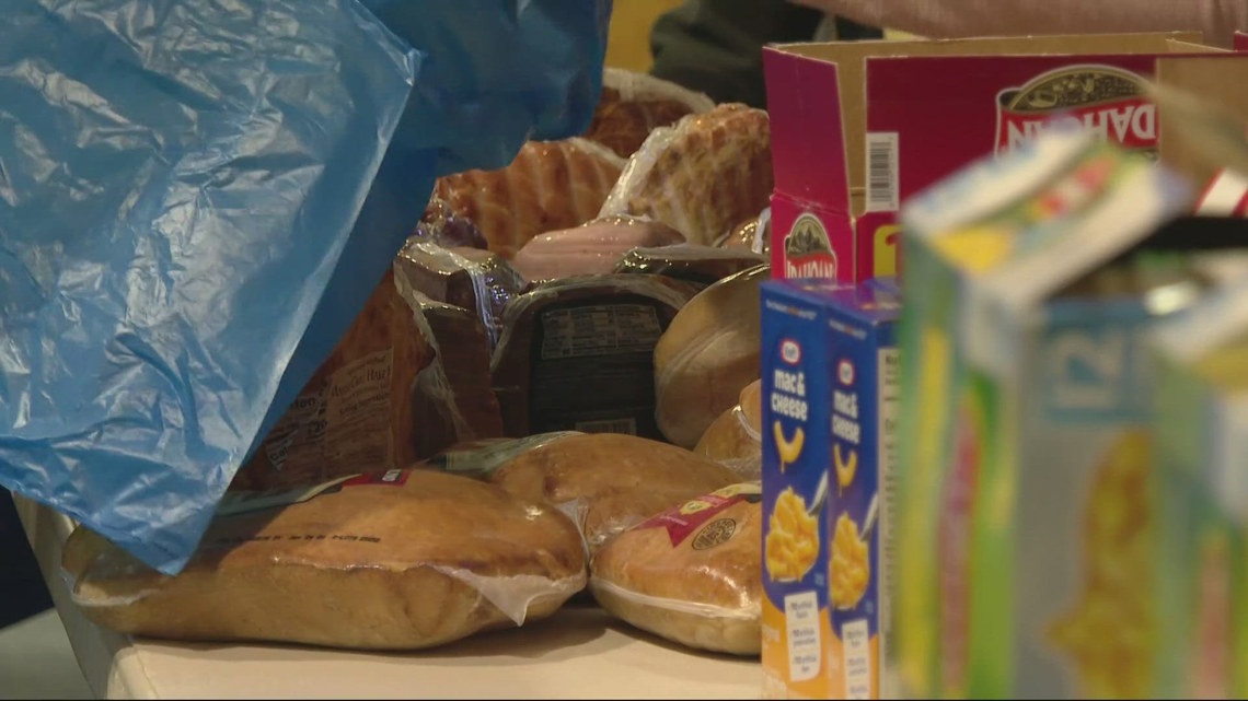 Milwaukie church doubles Thanksgiving food aid as families seek help ...
