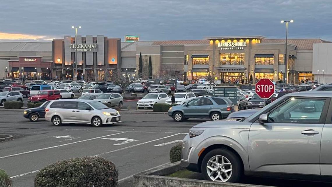1 injured in shooting at Clackamas Town Center parking lot | kgw.com