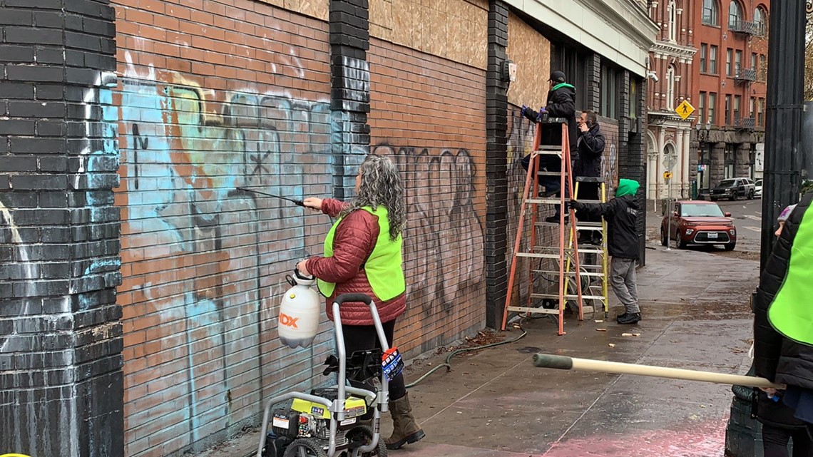 Portlanders clean up downtown Portland, 'One Block At a Time' | kgw.com