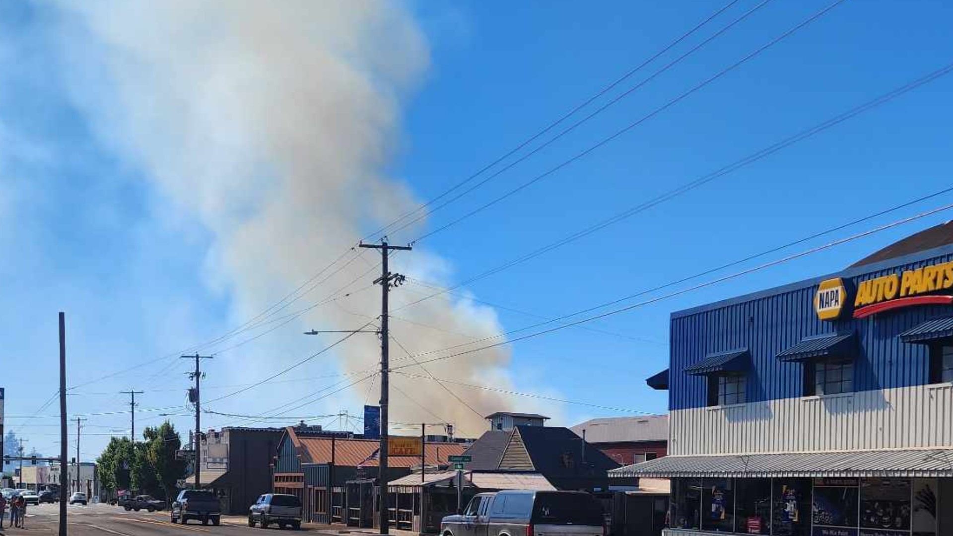 Evacuations lifted after wildfire in Molalla. | kgw.com