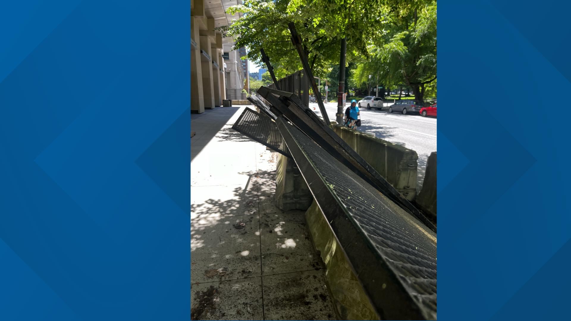 Fencing being removed from downtown Portland federal courthouse | kgw.com