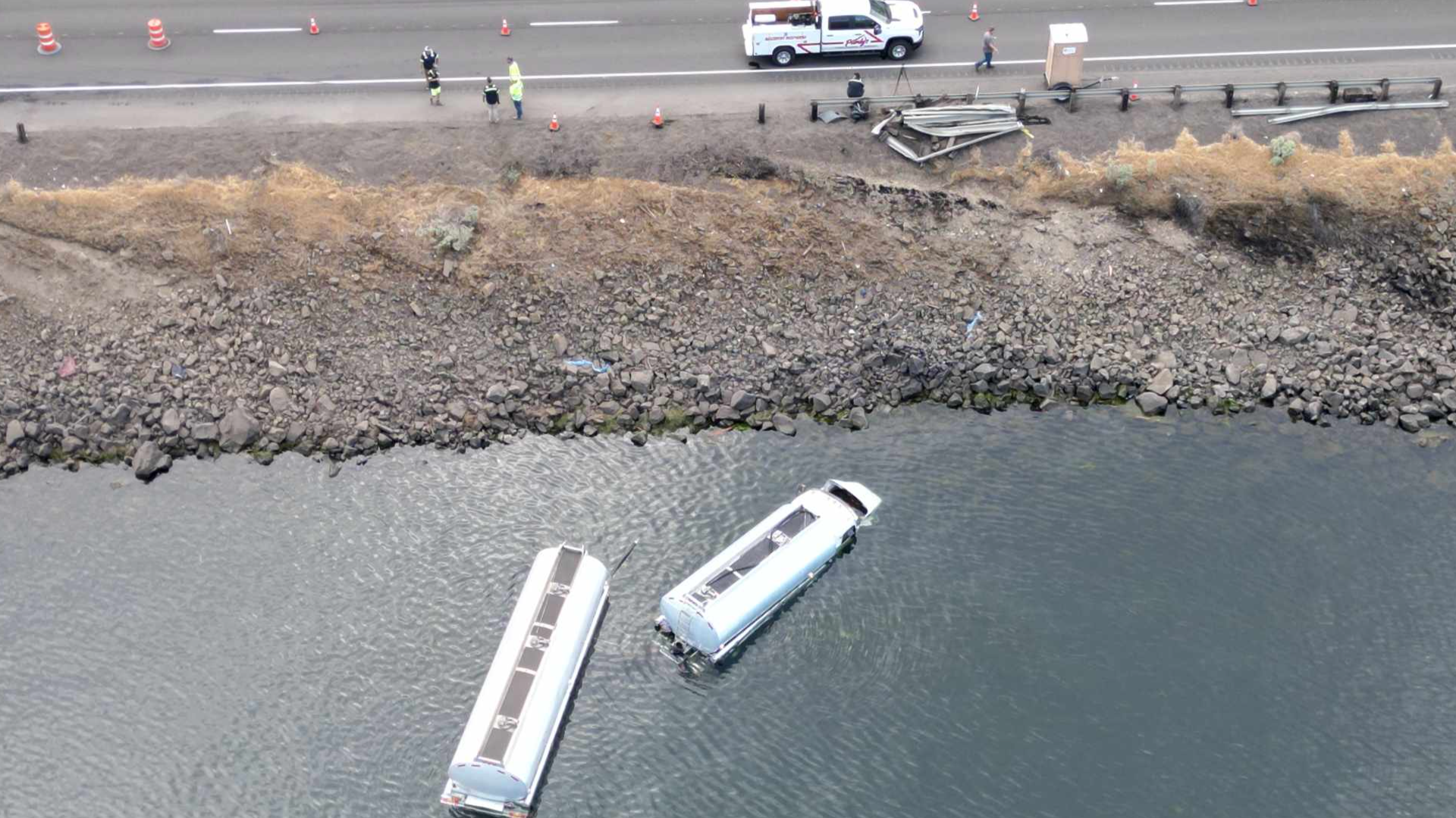 I-84 reopens at Biggs Junction after trucks crashed into river | kgw.com