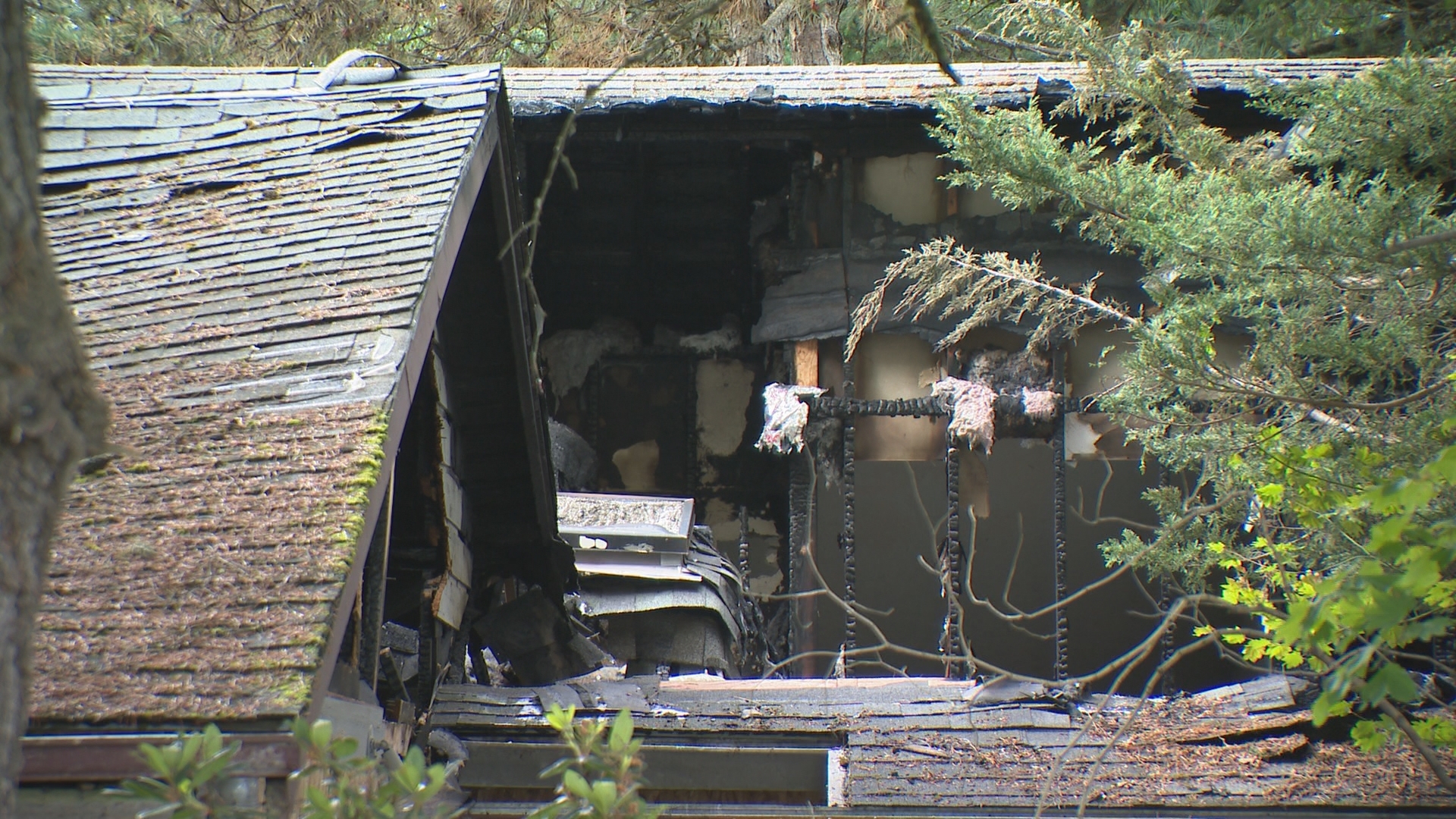 Fatal house fire in South Salem leaves 1 dead, 1 hospitalized | kgw.com