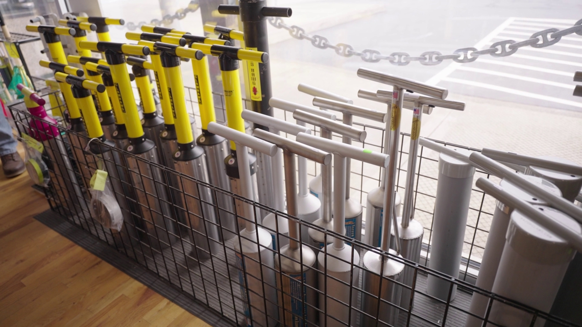 Razor clam harvesting reopens along much of Oregon Coast | kgw.com