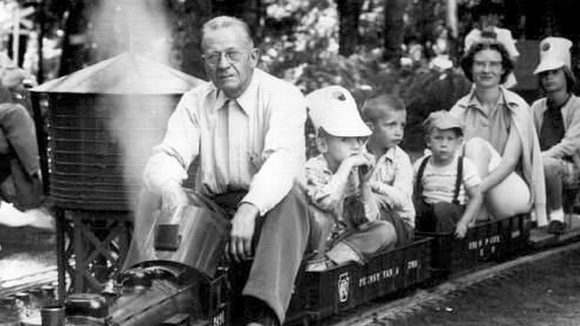 Comin' round the bend at the Molalla Train Park | kgw.com