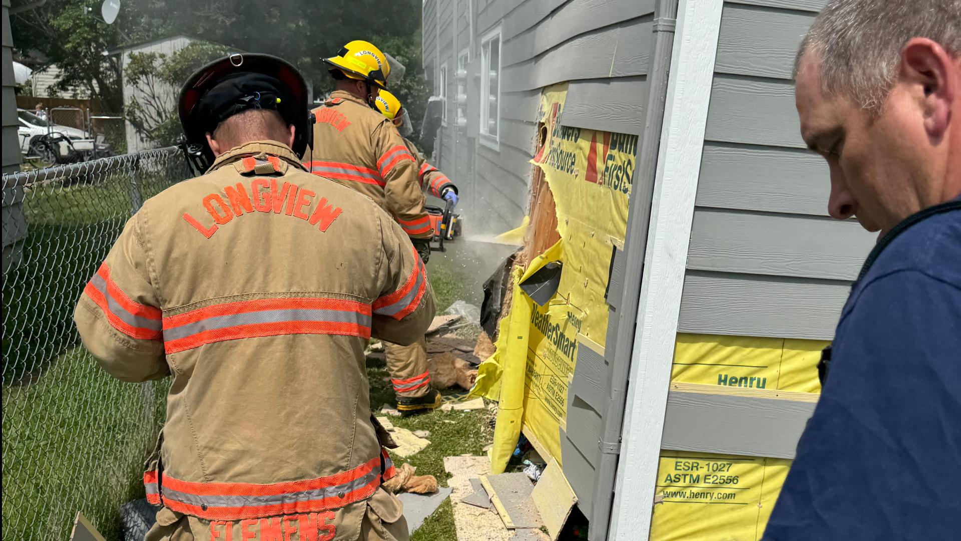 3 injured after minivan crashes into apartment building | kgw.com