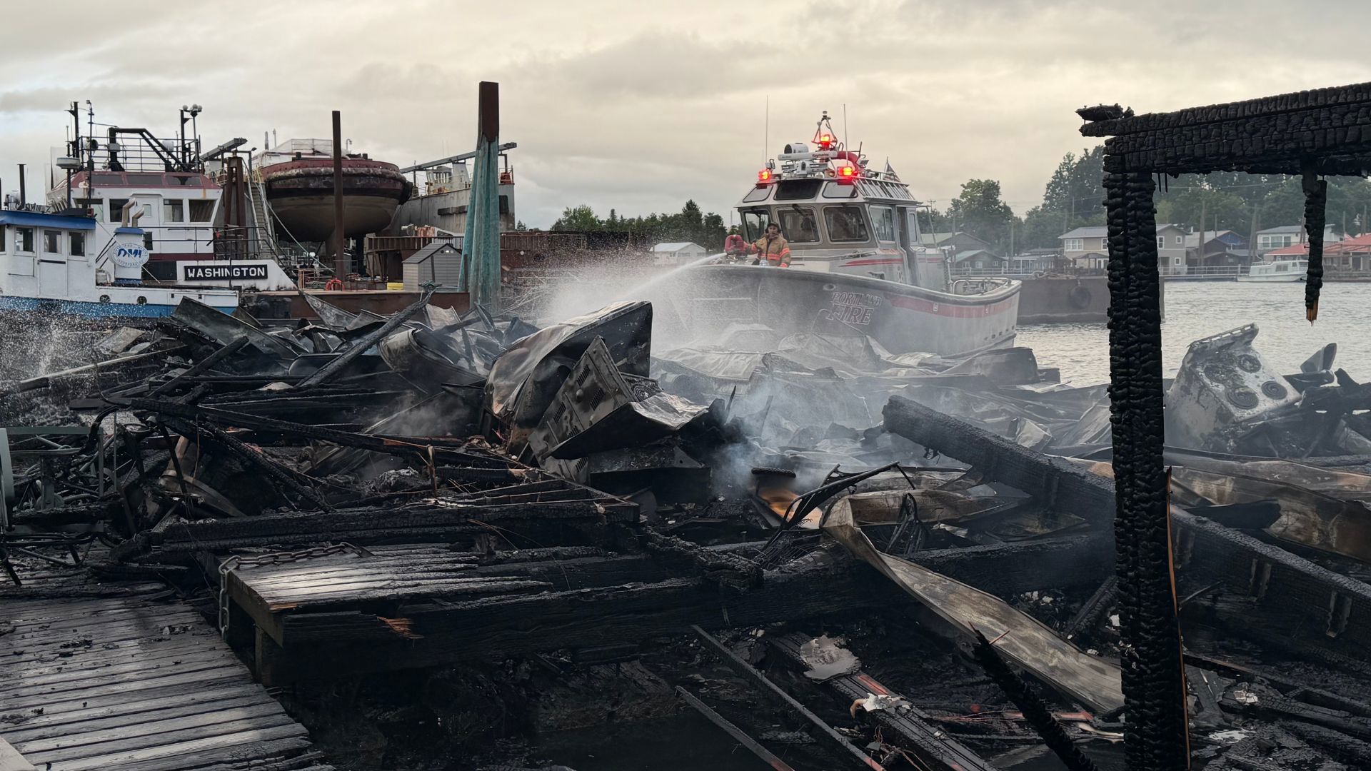 Multiple floating homes destroyed by fire on the Columbia River | kgw.com
