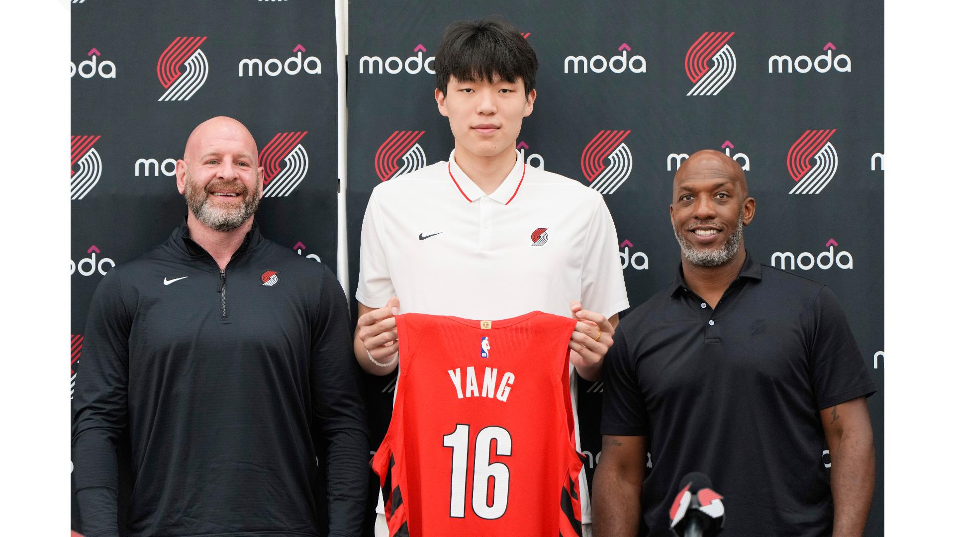 Blazers introduce Yang Hansen, 7-foot-1 Chinese NBA draft pick | kgw.com