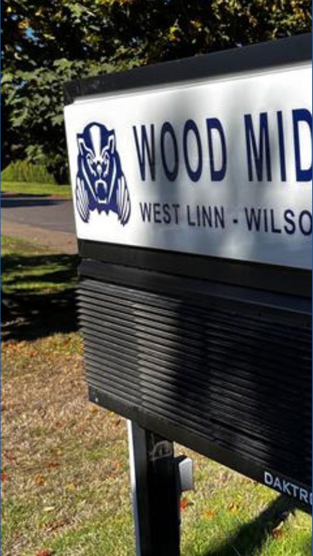 ICE agents outside Oregon middle school asked to leave by school staff ...