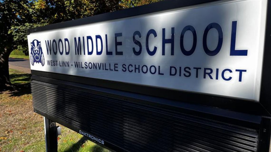 ICE agents outside Oregon middle school asked to leave by school staff ...