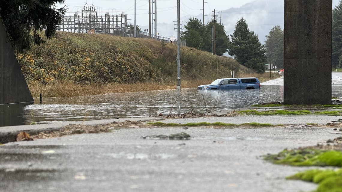Oregon coast deals with flooded roads, slides | kgw.com