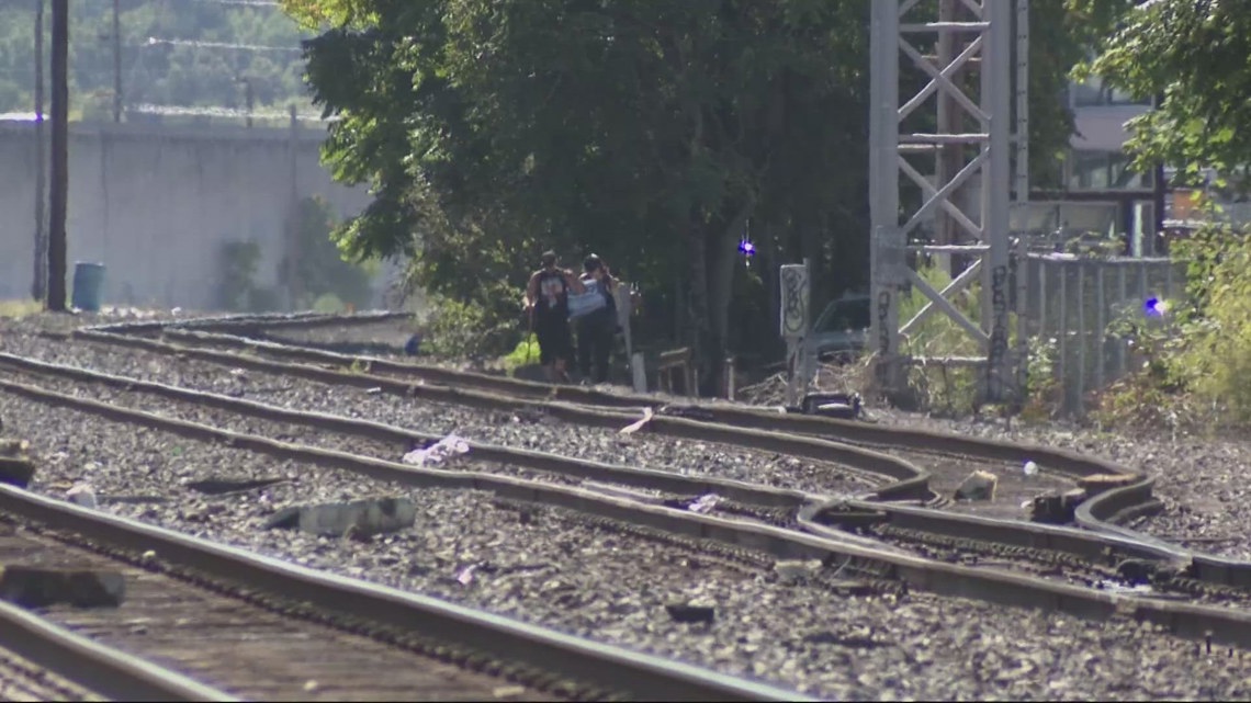 Man hit by train on Southeast Portland tracks | kgw.com