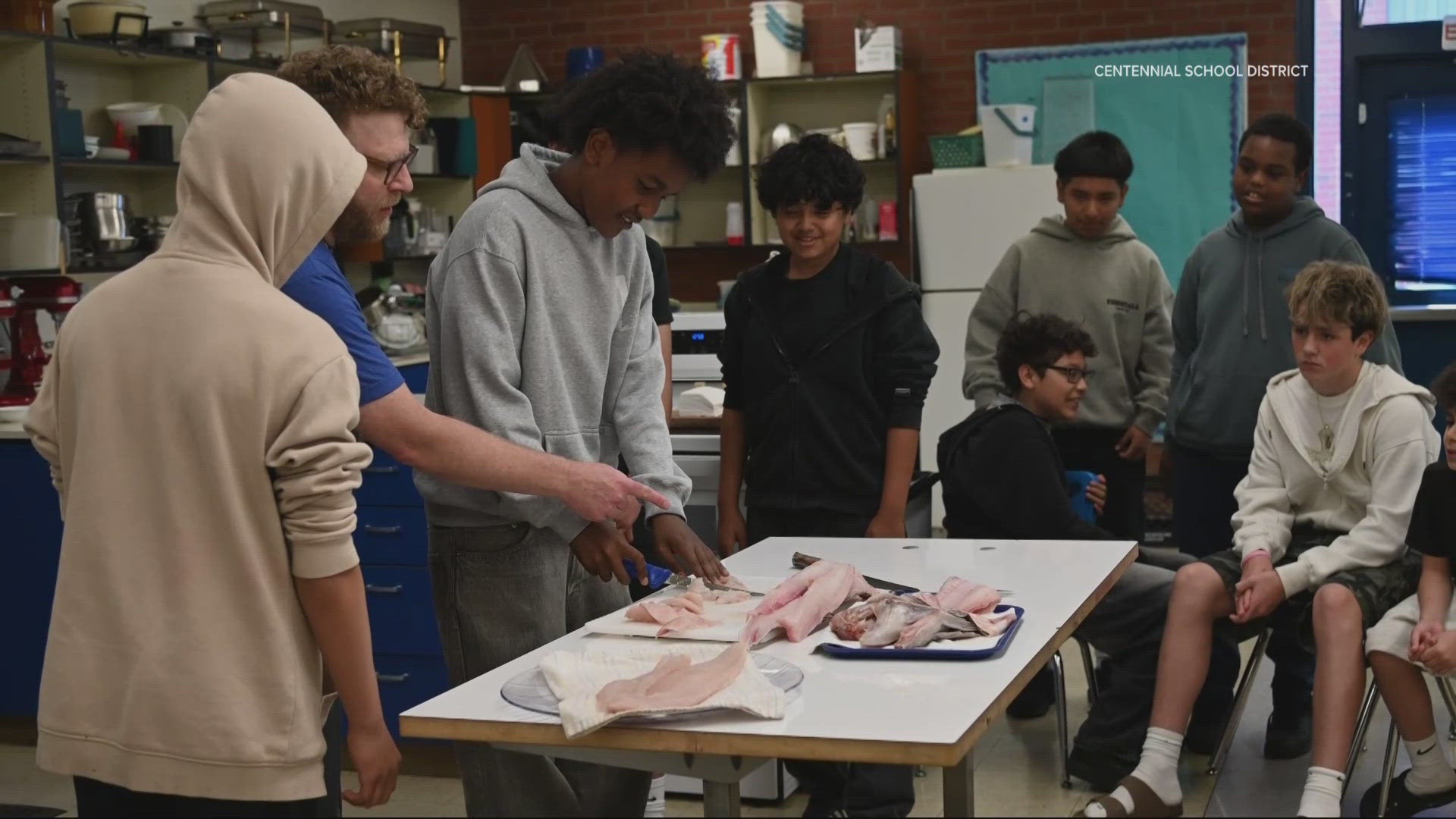 Portland students cook Oregon seafood in hands-on lesson | kgw.com