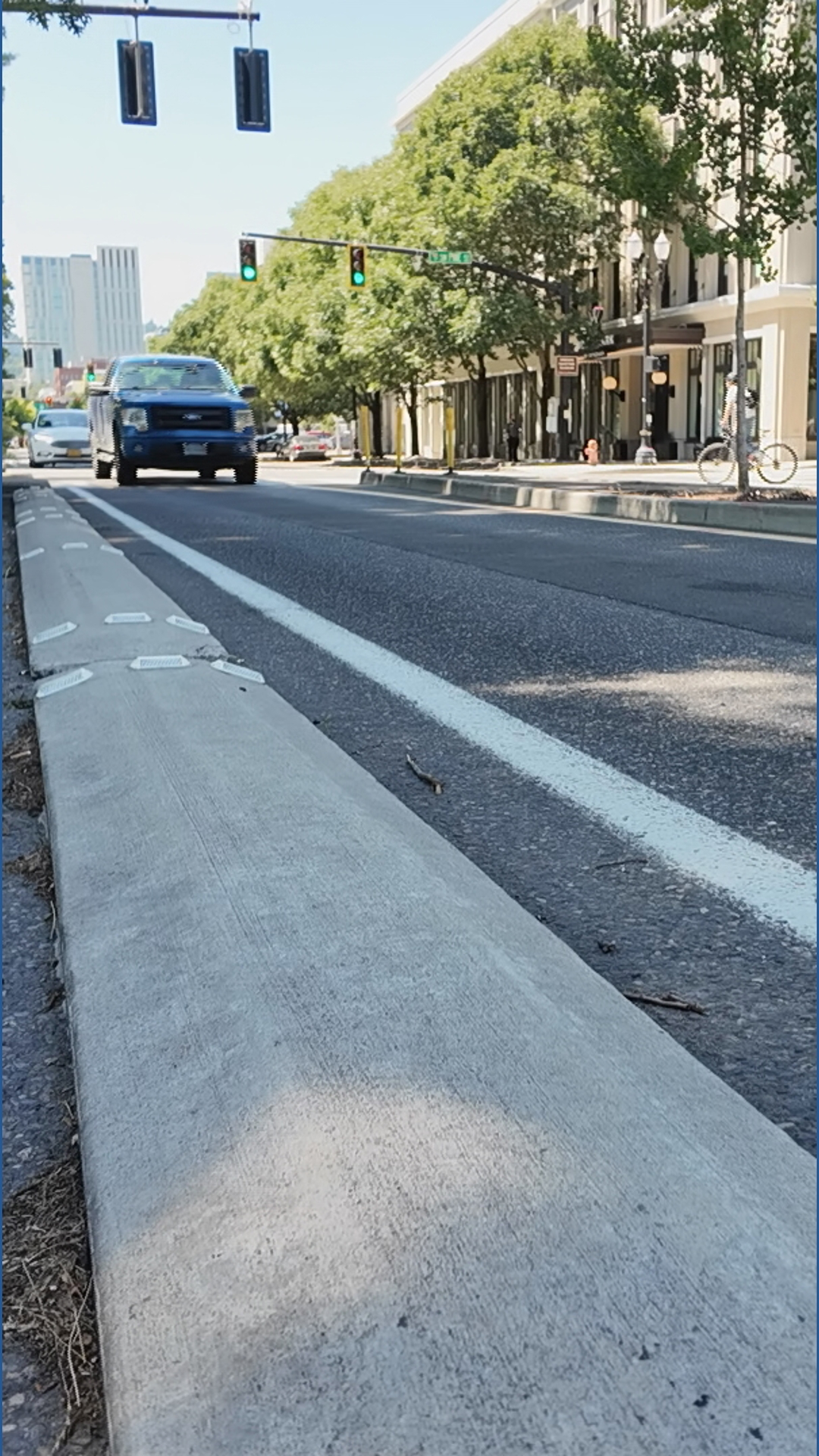 Portland adds barriers along bike lanes for some streets | kgw.com