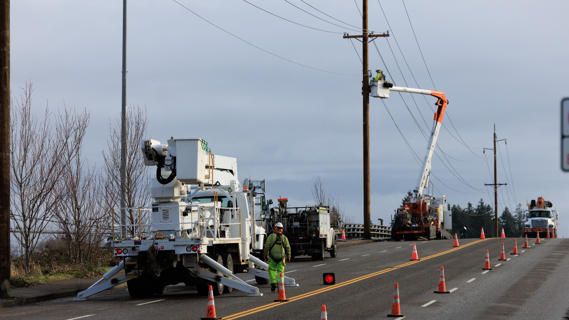 Tens of thousands still lacking power Wednesday | kgw.com