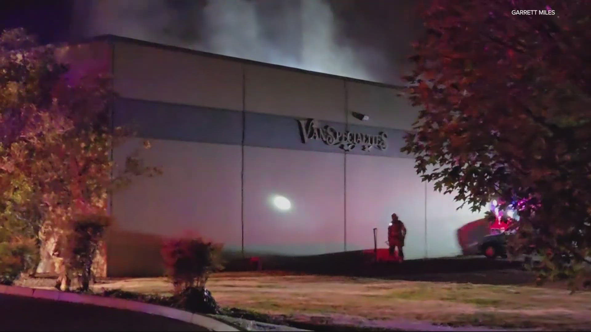 Warehouse fire in Tualatin fire caused by lithium-ion batteries | kgw.com