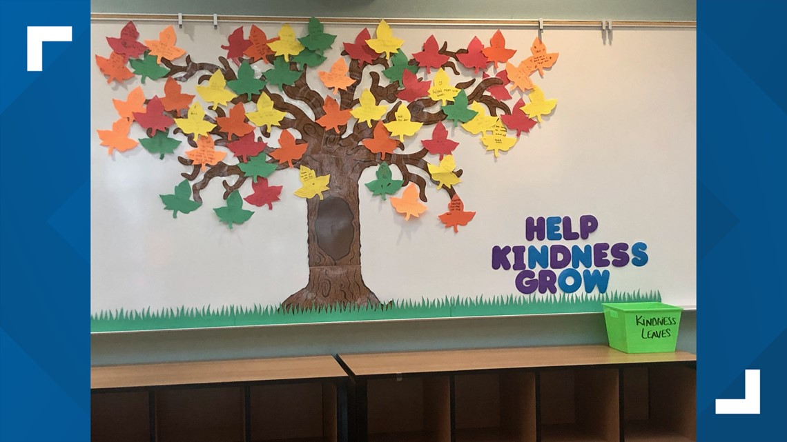 South Ridge students spread joy with 'kindness tree' | kgw.com