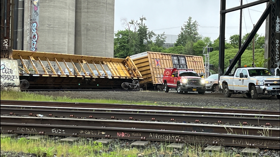 Freight train derails on Steel Bridge in Portland | kgw.com