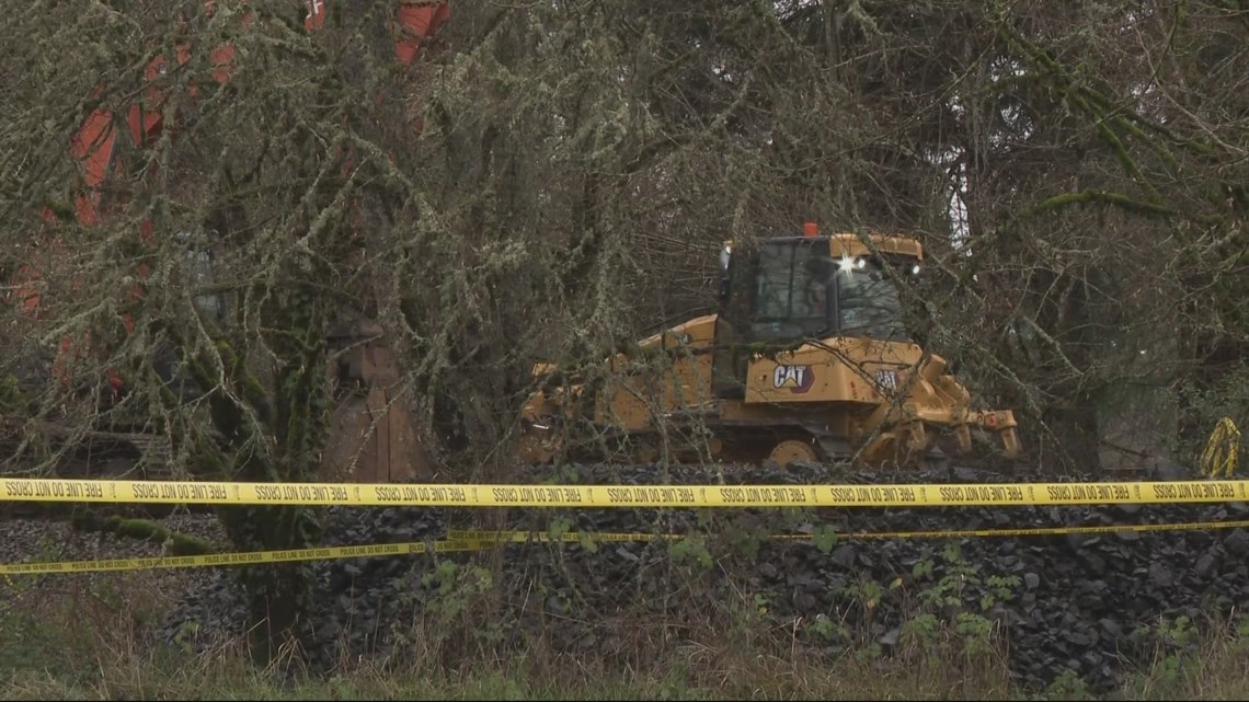 Cleanup underway following bridge collapse in Corvallis | kgw.com