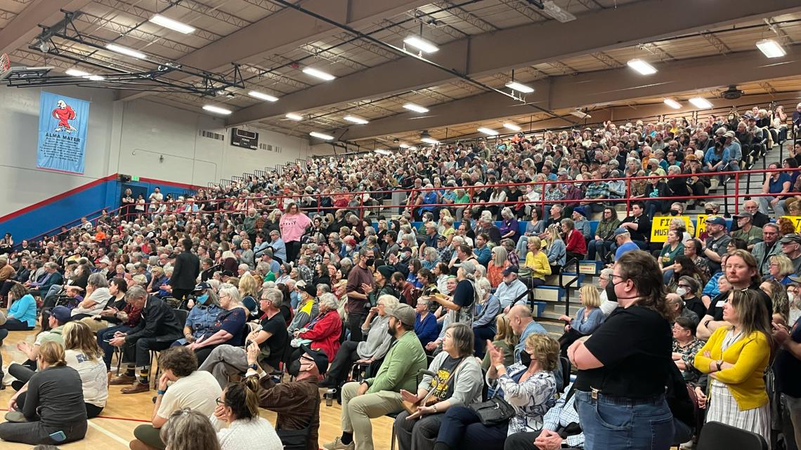 Rep. Maxine Dexter hosts first solo town hall | kgw.com