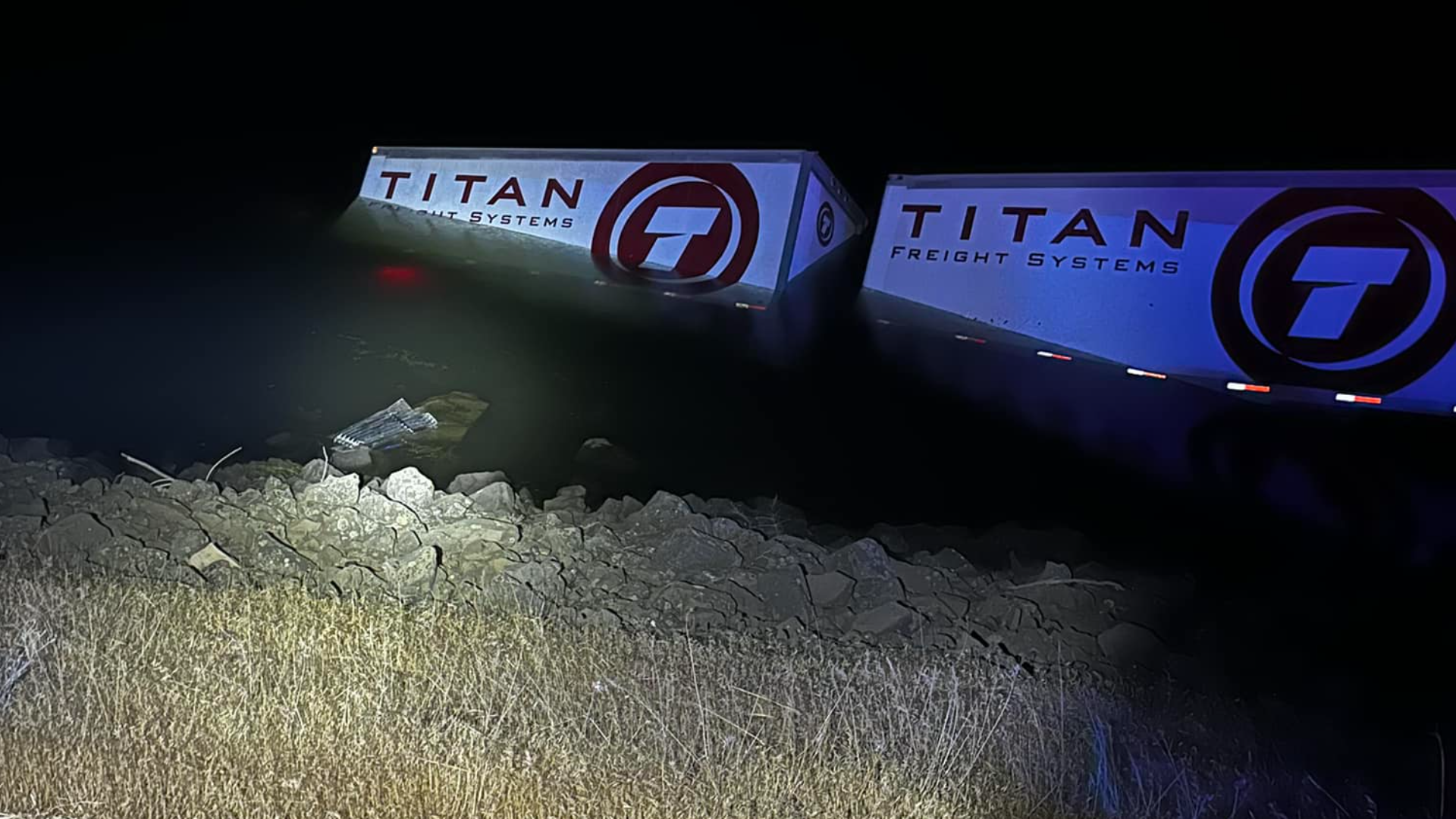 I-84 reopens at Biggs Junction after trucks crashed into river | kgw.com