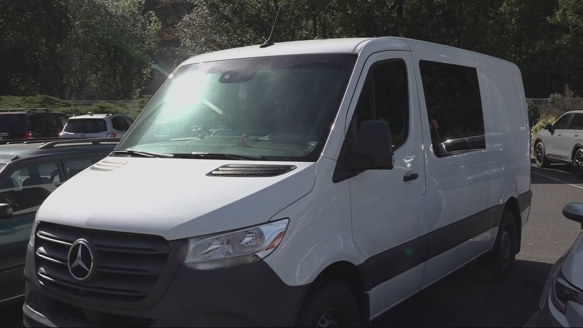 PBOT plans to crack down on non-permitted tour vans | kgw.com